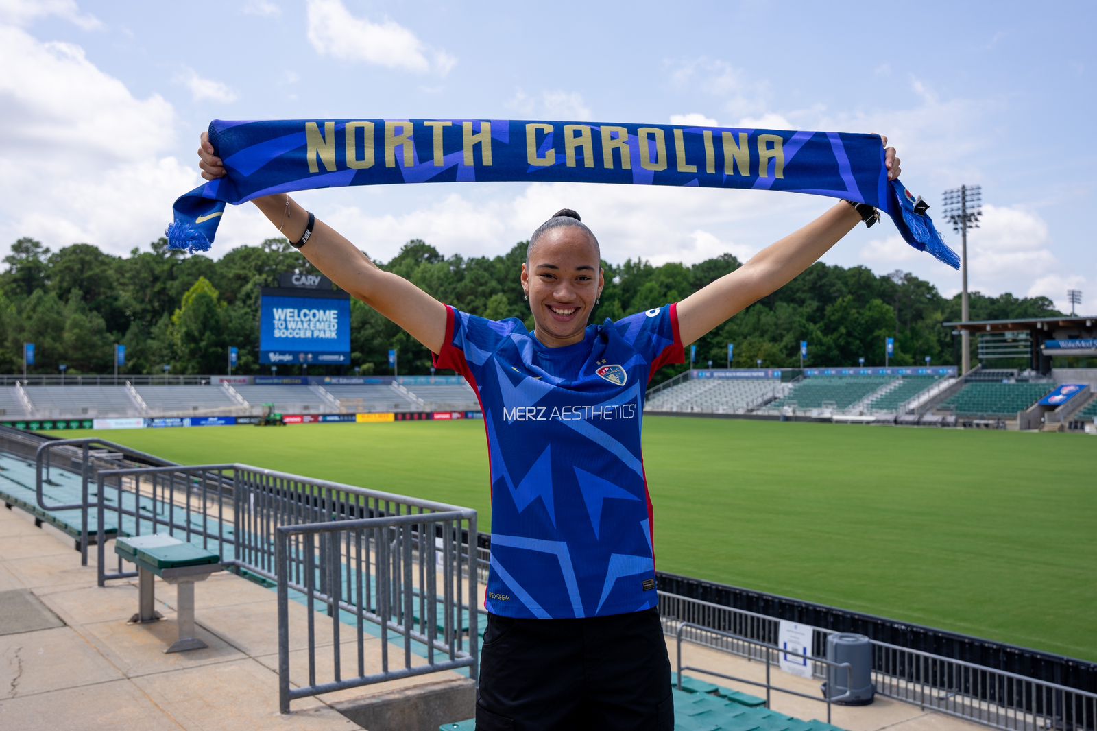 Aline Gomes é anunciada pelo NC Courage com contrato até 2026 - Planeta ...